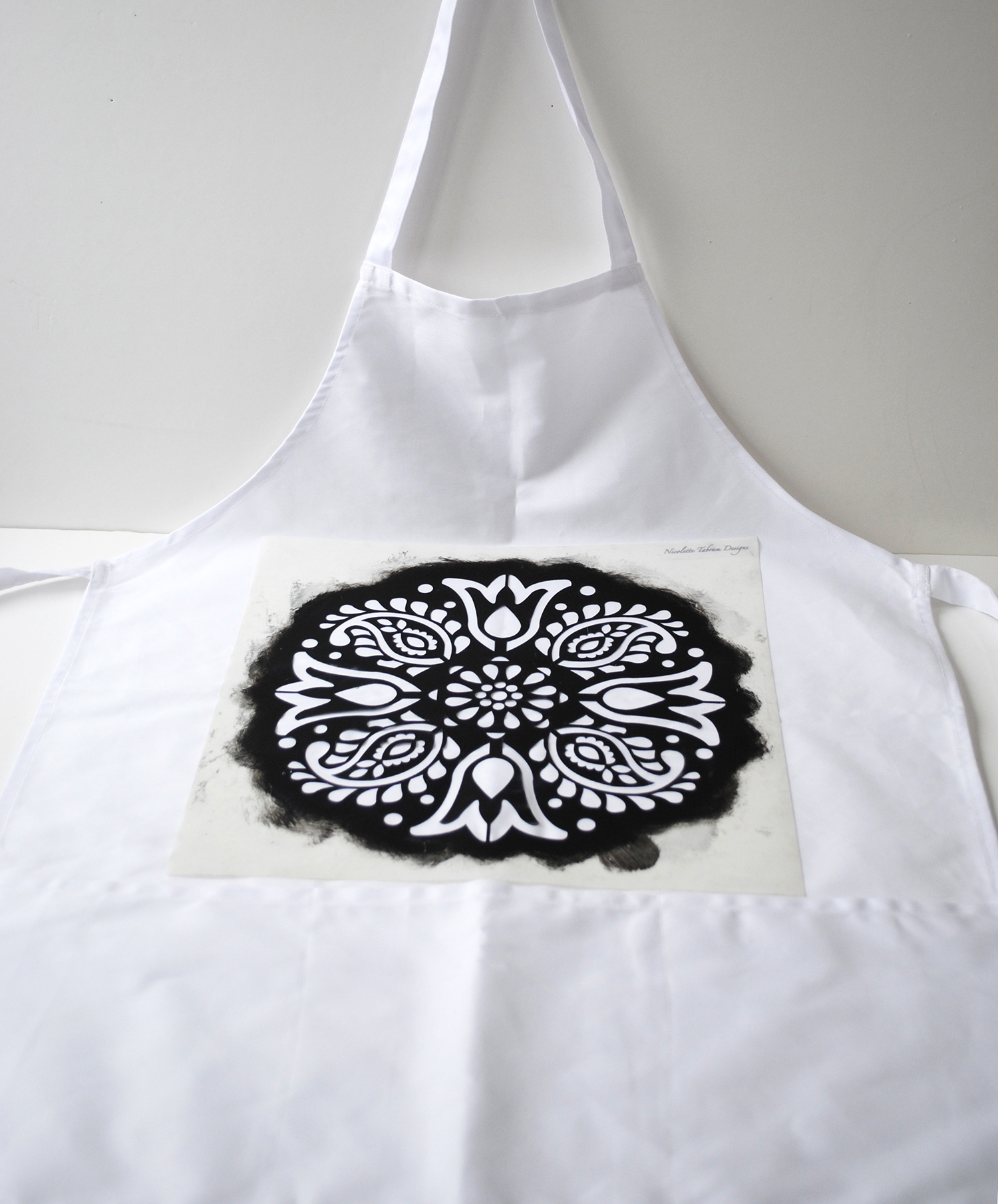 Stencilled Aprons – Decorate Decorate