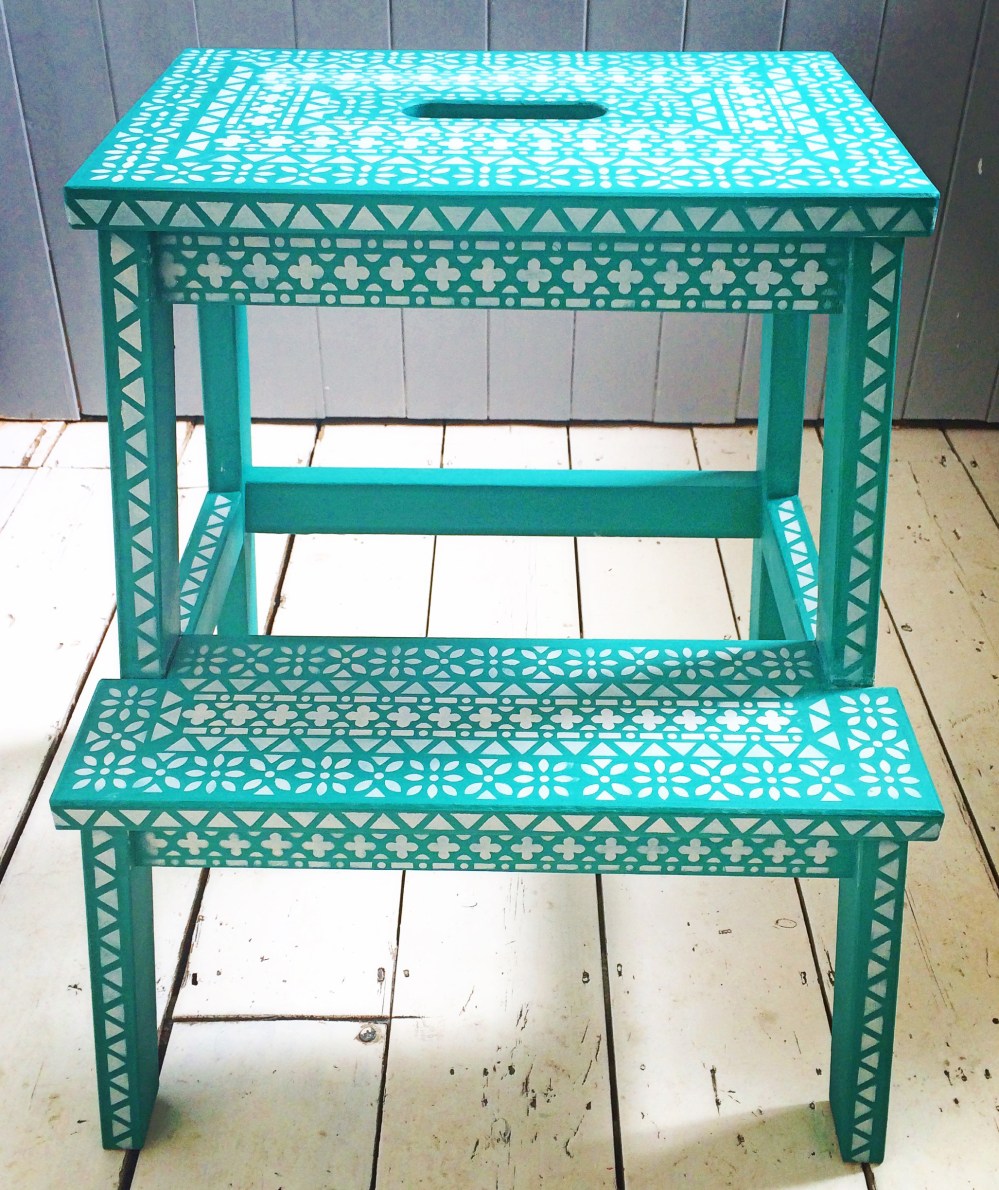 A Sweet Stencilled Step Stool – Decorate Decorate